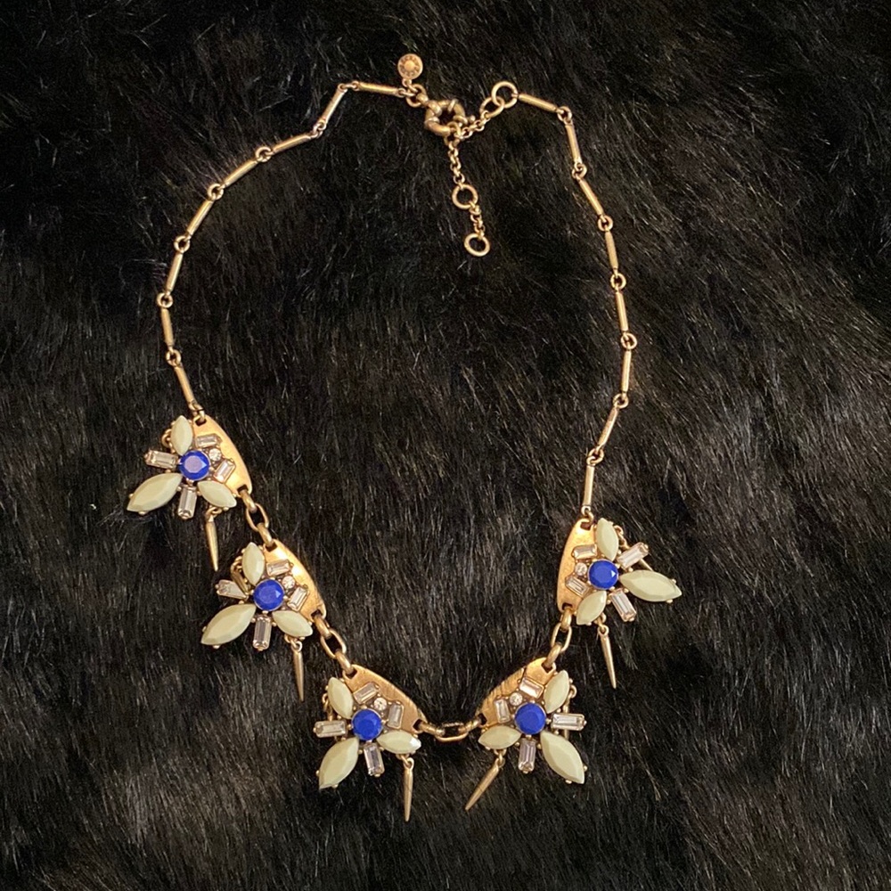 Great Idea To Wear A Bright J Crew Necklace! The Intr… - Gem